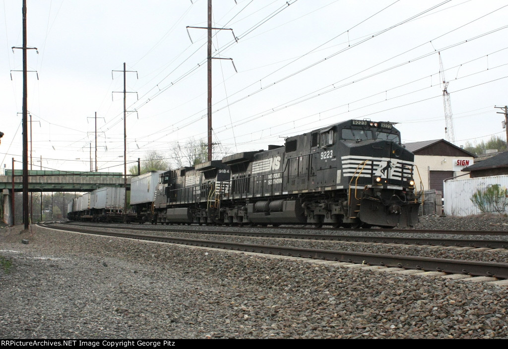NS 9223 and train 24M